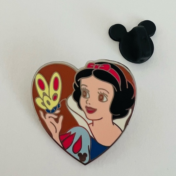 Disney | Accessories | Disney Princess Hearts Butterfly Collection Snow ...